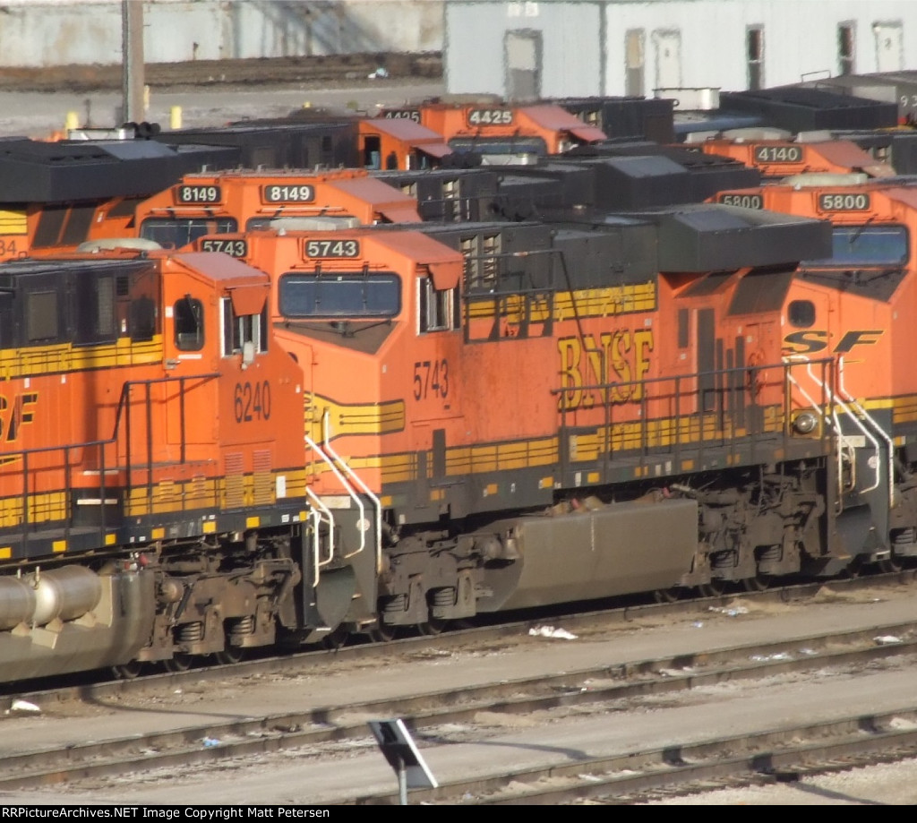 BNSF 5743